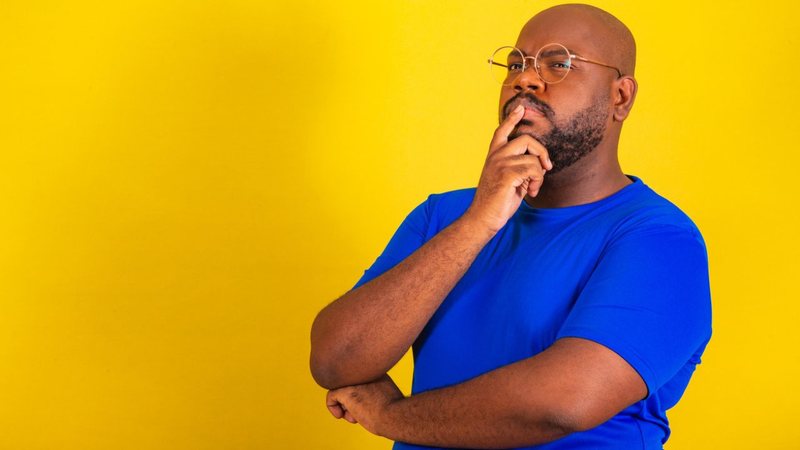 Trago ou trazido? Saiba qual a forma correta de conjugar o verbo